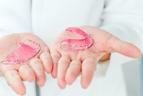 Can I Wear a Retainer With a Fake Tooth?